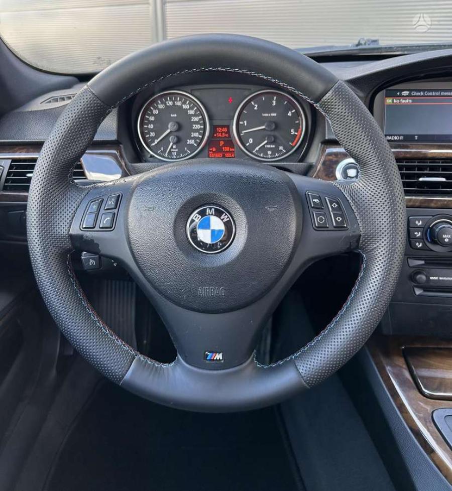 Pelēks BMW 330 2007 Viļņa, ar dzinēja tilpumu 2.99 L un nobraukumu 581 tūkst. km par 3500 €, foto 15 vietnē AUTOMOTO.COM.LV