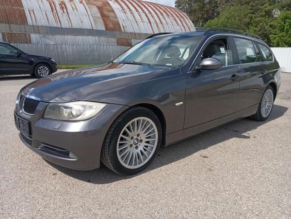 Grey BMW 330 2007 in Utena, with an engine capacity of 2.99 L and mileage of 286 thousand km for 3990 €, photo 1 on AUTOMOTO.COM.LV