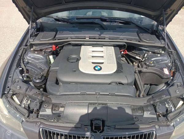 Grey BMW 330 2007 in Utena, with an engine capacity of 2.99 L and mileage of 286 thousand km for 3990 €, photo 7 on AUTOMOTO.COM.LV
