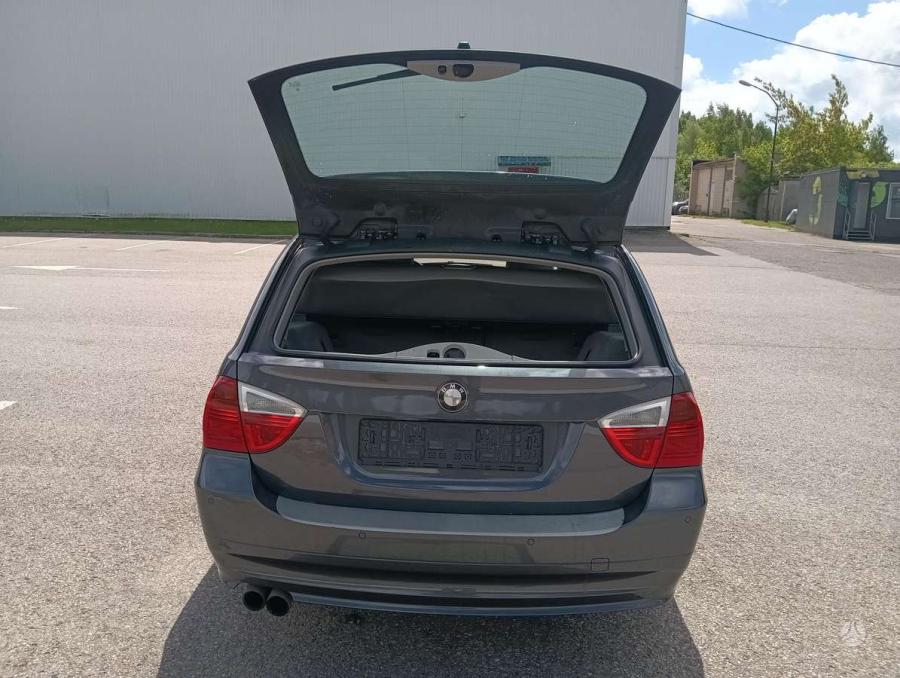 Pelēks BMW 330 2007 Utena, ar dzinēja tilpumu 2.99 L un nobraukumu 286 tūkst. km par 3990 €, foto 6 vietnē AUTOMOTO.COM.LV