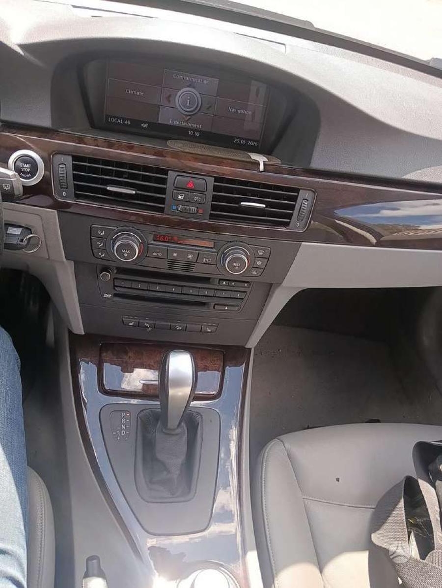 Pelēks BMW 330 2007 Utena, ar dzinēja tilpumu 2.99 L un nobraukumu 286 tūkst. km par 3990 €, foto 12 vietnē AUTOMOTO.COM.LV
