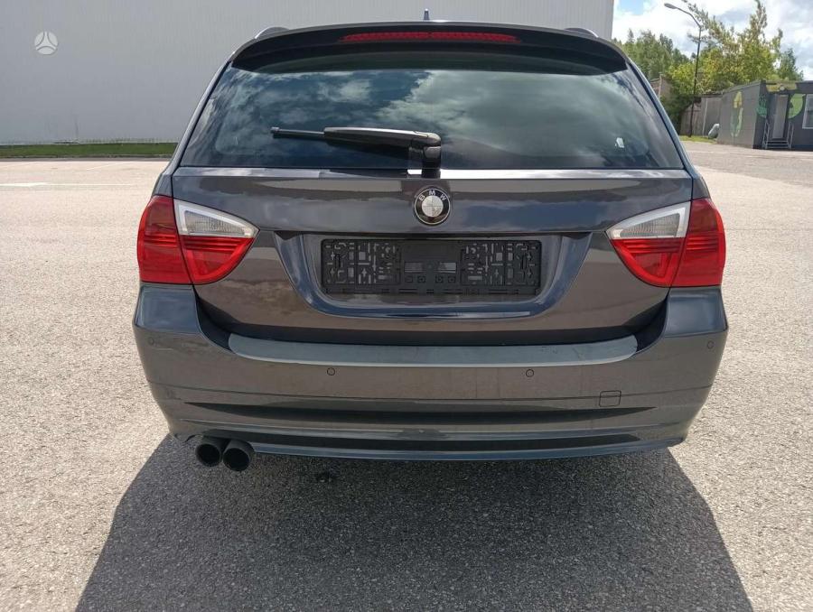 Pelēks BMW 330 2007 Utena, ar dzinēja tilpumu 2.99 L un nobraukumu 286 tūkst. km par 3990 €, foto 13 vietnē AUTOMOTO.COM.LV