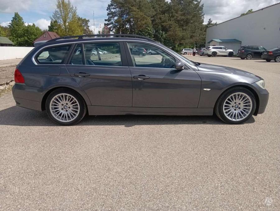 Pelēks BMW 330 2007 Utena, ar dzinēja tilpumu 2.99 L un nobraukumu 286 tūkst. km par 3990 €, foto 15 vietnē AUTOMOTO.COM.LV