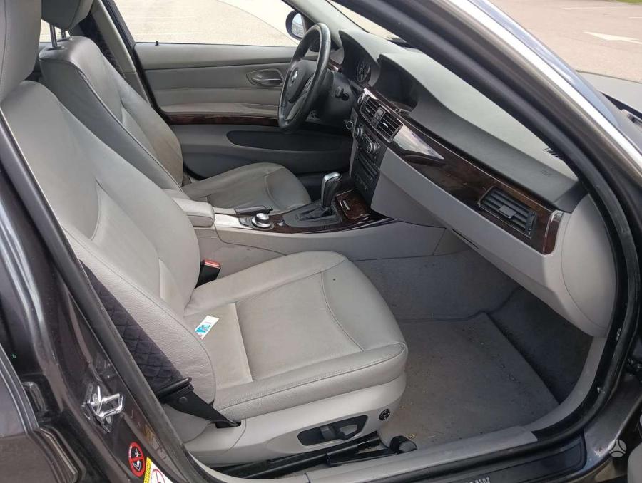 Pelēks BMW 330 2007 Utena, ar dzinēja tilpumu 2.99 L un nobraukumu 286 tūkst. km par 3990 €, foto 17 vietnē AUTOMOTO.COM.LV