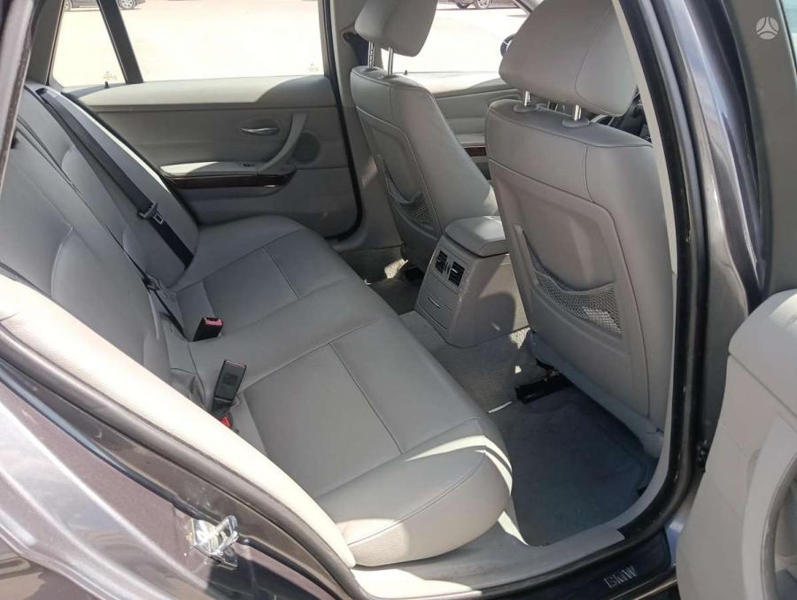 Pelēks BMW 330 2007 Utena, ar dzinēja tilpumu 2.99 L un nobraukumu 286 tūkst. km par 3990 €, foto 18 vietnē AUTOMOTO.COM.LV
