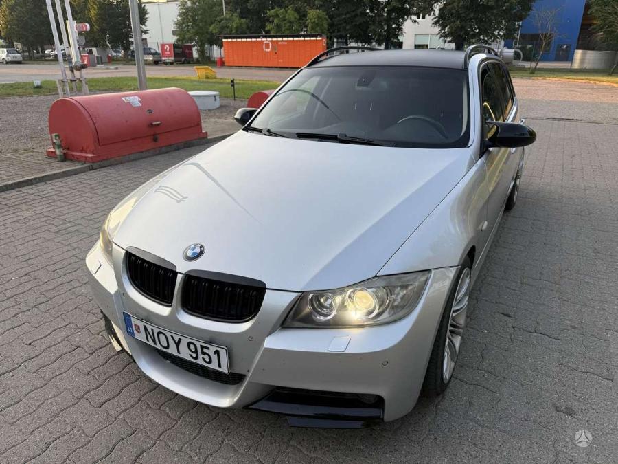 Grey BMW 330 2007 in Alytus, with an engine capacity of 2.99 L and mileage of 373 thousand km for 3950 €, photo 1 on AUTOMOTO.COM.LV