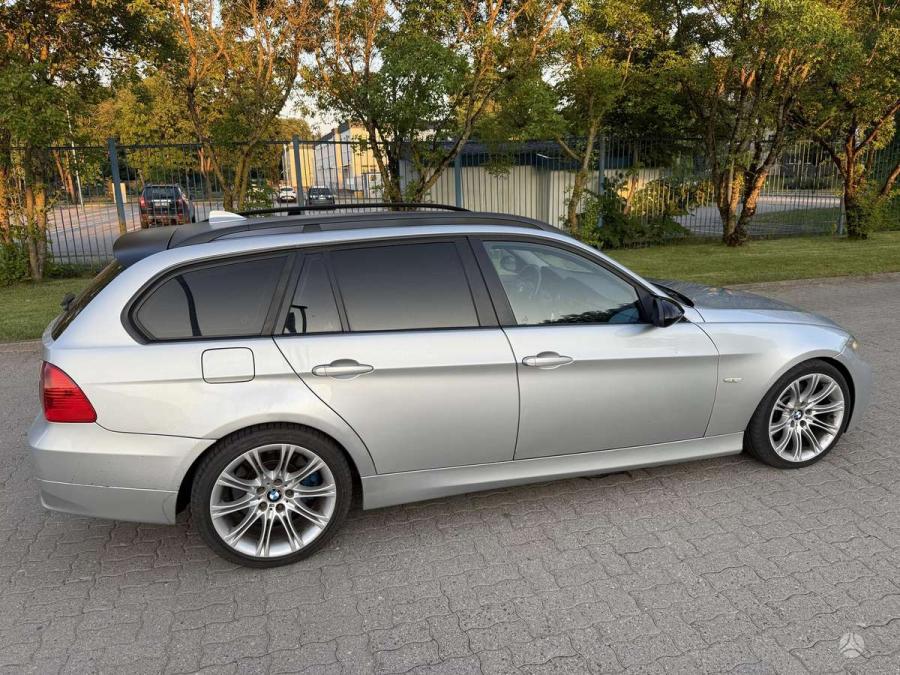 Grey BMW 330 2007 in Alytus, with an engine capacity of 2.99 L and mileage of 373 thousand km for 3950 €, photo 4 on AUTOMOTO.COM.LV