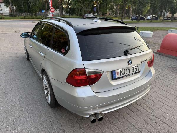 Grey BMW 330 2007 in Alytus, with an engine capacity of 2.99 L and mileage of 373 thousand km for 3950 €, photo 6 on AUTOMOTO.COM.LV