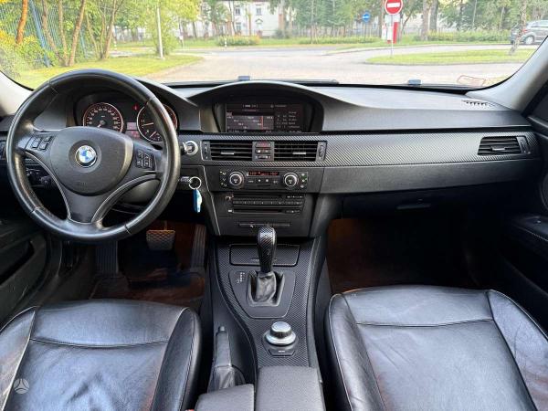 Grey BMW 330 2007 in Alytus, with an engine capacity of 2.99 L and mileage of 373 thousand km for 3950 €, photo 8 on AUTOMOTO.COM.LV