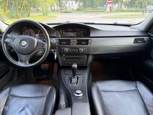 Grey BMW 330 2007 in Alytus, with an engine capacity of 2.99 L and mileage of 373 thousand km for 3950 €, photo 9 on AUTOMOTO.COM.LV