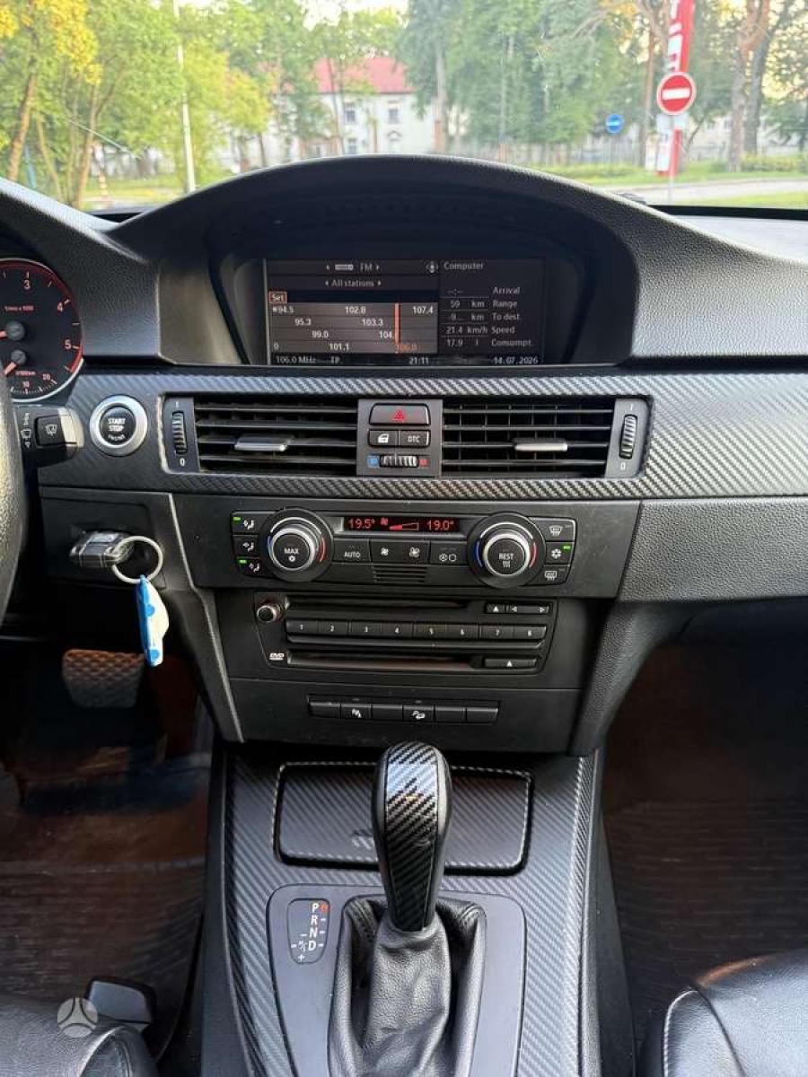 Grey BMW 330 2007 in Alytus, with an engine capacity of 2.99 L and mileage of 373 thousand km for 3950 €, photo 10 on AUTOMOTO.COM.LV