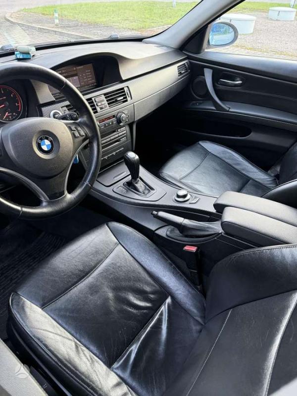 Grey BMW 330 2007 in Alytus, with an engine capacity of 2.99 L and mileage of 373 thousand km for 3950 €, photo 10 on AUTOMOTO.COM.LV