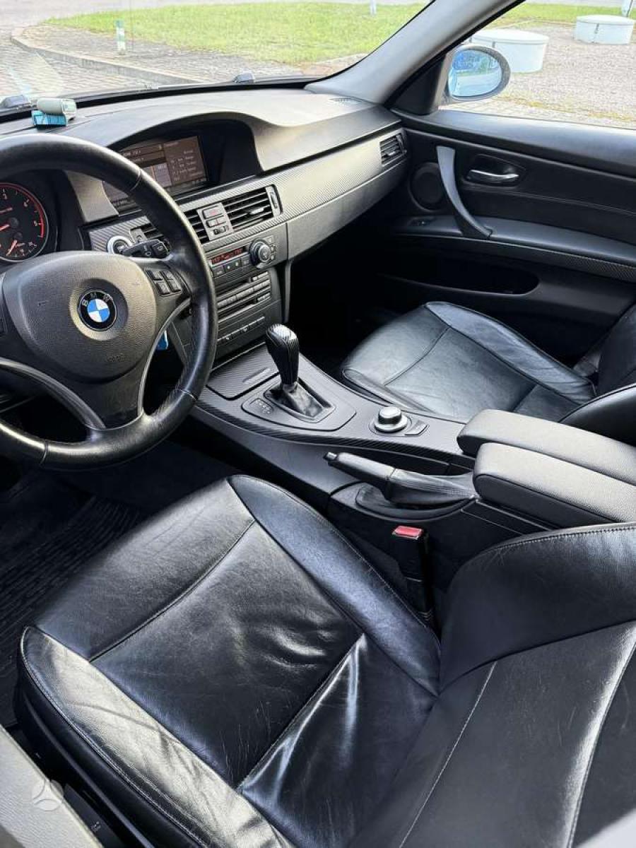 Grey BMW 330 2007 in Alytus, with an engine capacity of 2.99 L and mileage of 373 thousand km for 3950 €, photo 11 on AUTOMOTO.COM.LV