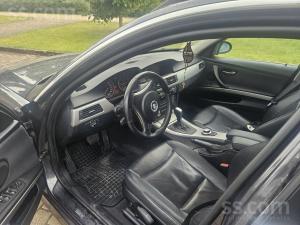 Grey BMW 330 2007 in Rezekne, with an engine capacity of 3.00 L and mileage of 331 thousand km for 5000 €, photo 5 on AUTOMOTO.COM.LV