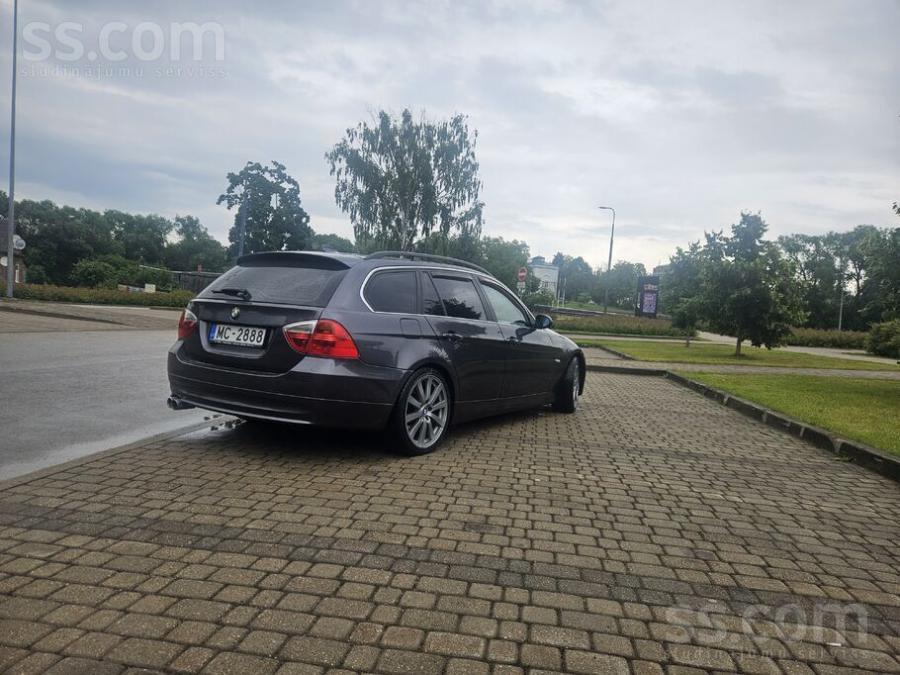Grey BMW 330 2007 in Rezekne, with an engine capacity of 3.00 L and mileage of 331 thousand km for 5000 €, photo 7 on AUTOMOTO.COM.LV