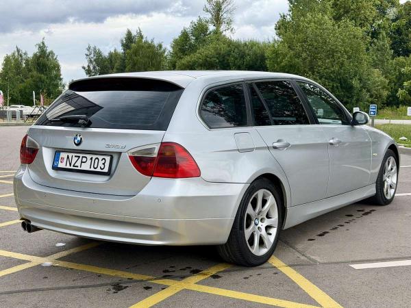 Pelēks BMW 330 2007 Viļņa, ar dzinēja tilpumu 2.99 L un nobraukumu 320 tūkst. km par 2600 €, foto 3 vietnē AUTOMOTO.COM.LV