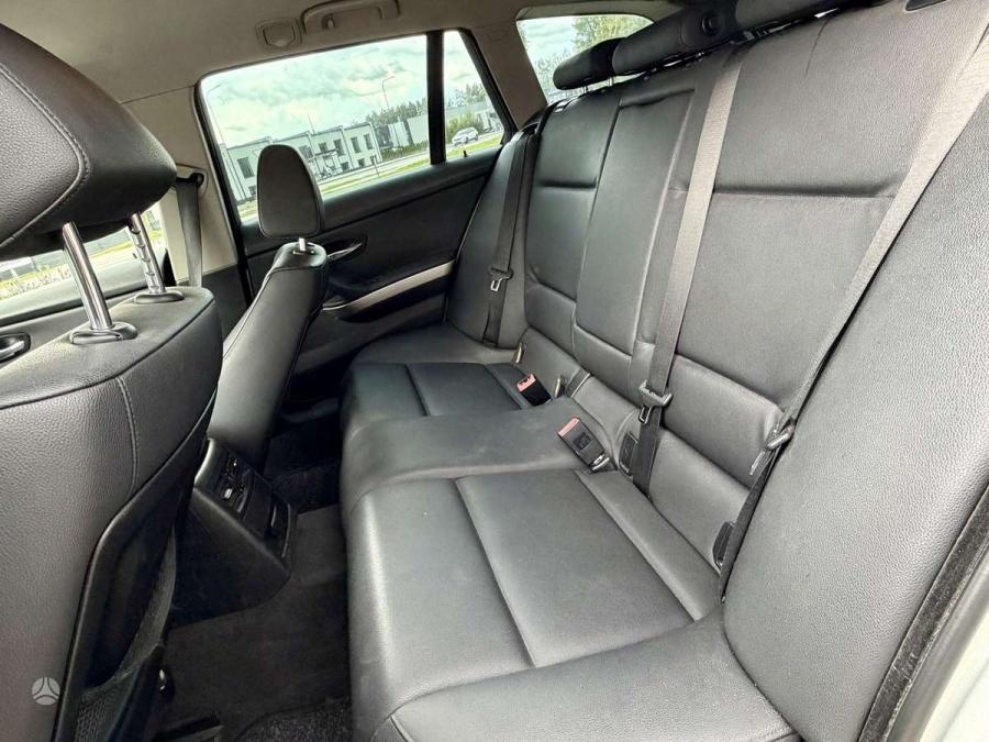Pelēks BMW 330 2007 Viļņa, ar dzinēja tilpumu 2.99 L un nobraukumu 320 tūkst. km par 2600 €, foto 12 vietnē AUTOMOTO.COM.LV