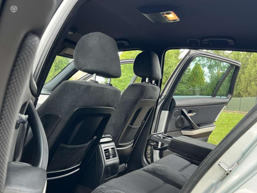 Grey BMW 330 2007 in Vilnius, with an engine capacity of 2.99 L and mileage of 395 thousand km for 4444 €, photo 17 on AUTOMOTO.COM.LV