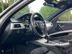 Grey BMW 330 2007 in Vilnius, with an engine capacity of 2.99 L and mileage of 395 thousand km for 4444 €, photo 23 on AUTOMOTO.COM.LV
