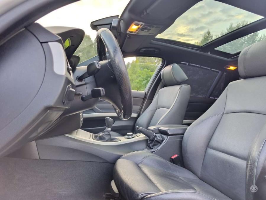 Grey BMW 330 2007 in Vilnius, with an engine capacity of 3.00 L and mileage of 351 thousand km for 3900 €, photo 21 on AUTOMOTO.COM.LV