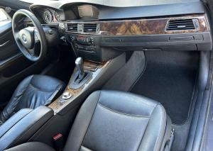 Grey BMW 330 2007 in Vilnius, with an engine capacity of 2.99 L and mileage of 581 thousand km for 3000 €, photo 12 on AUTOMOTO.COM.LV
