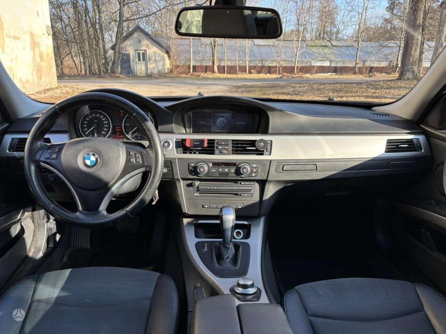 Grey BMW 330 2007 in Vilnius, with an engine capacity of 2.99 L and mileage of 272 thousand km for 4900 €, photo 14 on AUTOMOTO.COM.LV