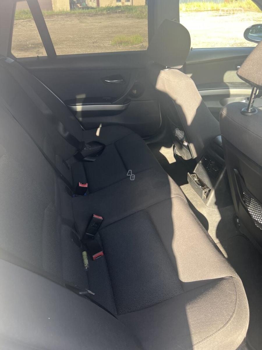 Pelēks BMW 330 2007 Kelmė, ar dzinēja tilpumu 3.00 L un nobraukumu 380 tūkst. km par 3300 €, foto 9 vietnē AUTOMOTO.COM.LV