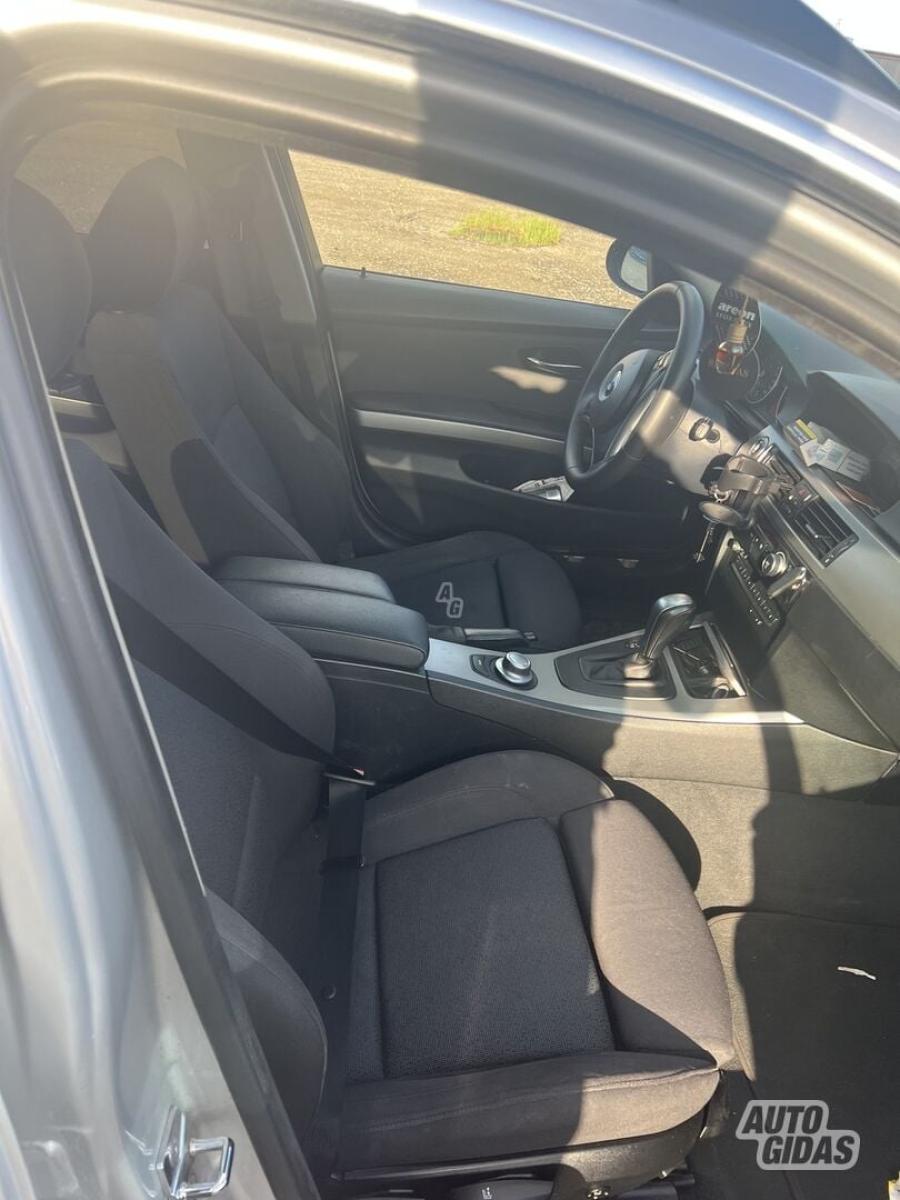 Pelēks BMW 330 2007 Kelmė, ar dzinēja tilpumu 3.00 L un nobraukumu 380 tūkst. km par 3300 €, foto 10 vietnē AUTOMOTO.COM.LV