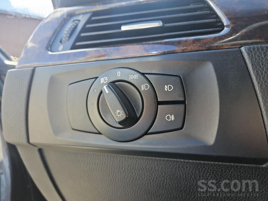 Pelēks BMW 330 2008 Rēzekne, ar dzinēja tilpumu 3.00 L un nobraukumu 360 tūkst. km par 4500 €, foto 9 vietnē AUTOMOTO.COM.LV