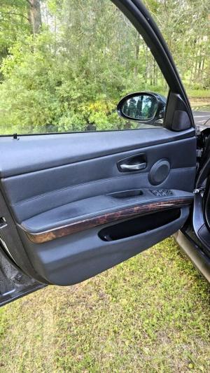 Pelēks BMW 330 2008 Rēzekne, ar dzinēja tilpumu 3.00 L un nobraukumu 359 tūkst. km par 4800 €, foto 10 vietnē AUTOMOTO.COM.LV