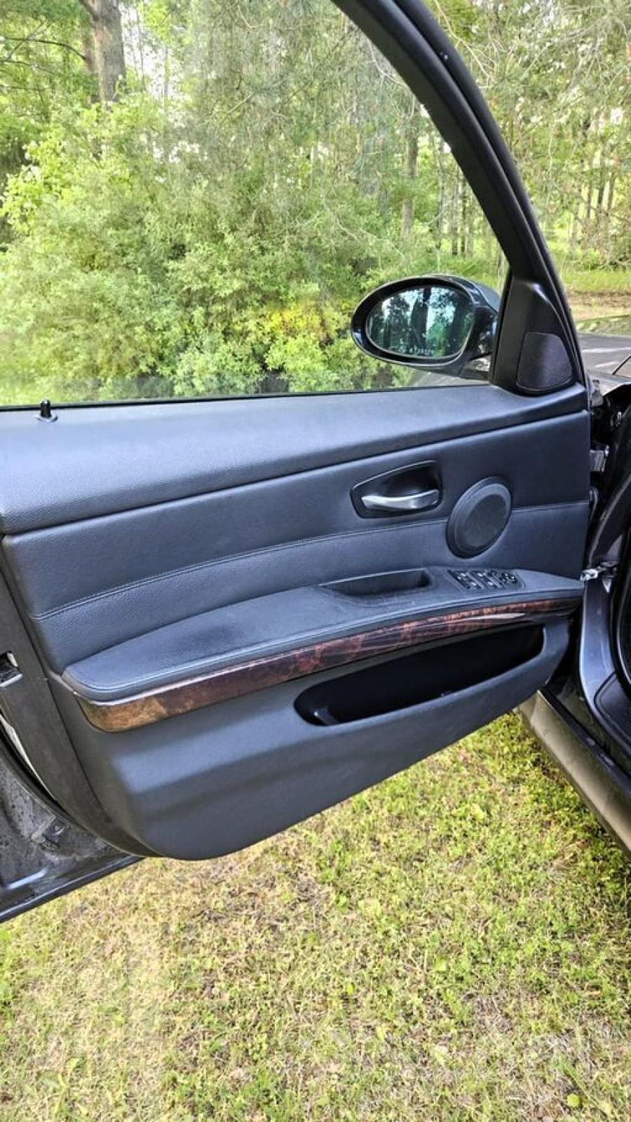 Pelēks BMW 330 2008 Rēzekne, ar dzinēja tilpumu 3.00 L un nobraukumu 359 tūkst. km par 4800 €, foto 10 vietnē AUTOMOTO.COM.LV