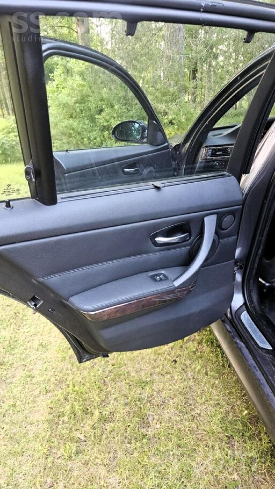 Pelēks BMW 330 2008 Rēzekne, ar dzinēja tilpumu 3.00 L un nobraukumu 359 tūkst. km par 4800 €, foto 12 vietnē AUTOMOTO.COM.LV
