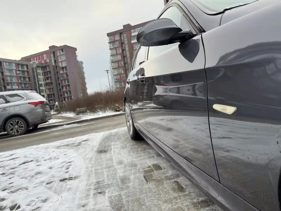 Grey BMW 330 2008 in Riga, with an engine capacity of 3.00 L and mileage of 414 thousand km for 3690 €, photo 3 on AUTOMOTO.COM.LV