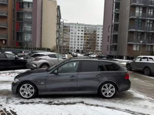 Grey BMW 330 2008 in Riga, with an engine capacity of 3.00 L and mileage of 414 thousand km for 3690 €, photo 5 on AUTOMOTO.COM.LV