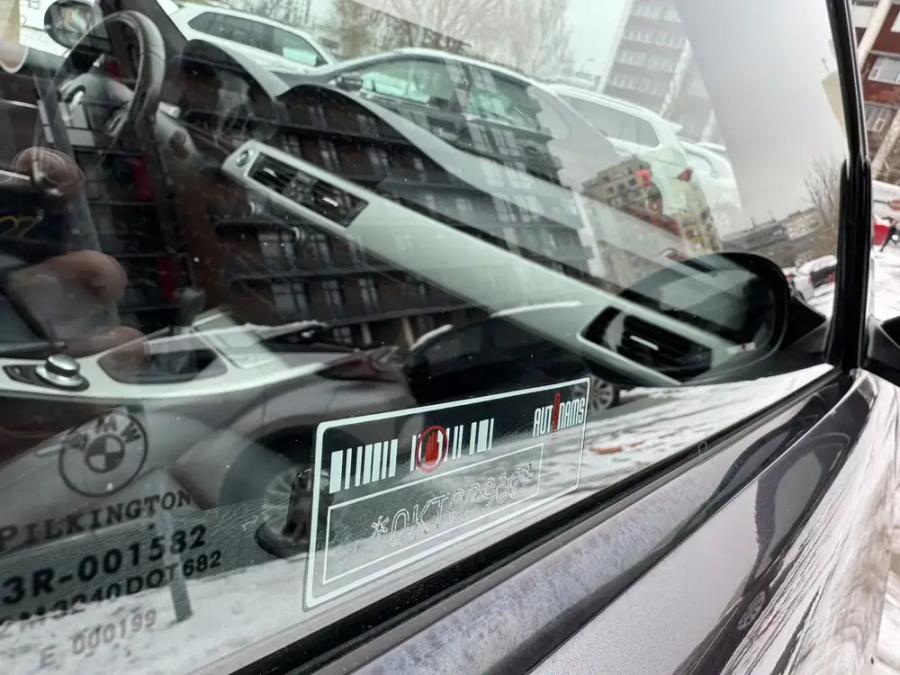 Grey BMW 330 2008 in Riga, with an engine capacity of 3.00 L and mileage of 414 thousand km for 3690 €, photo 10 on AUTOMOTO.COM.LV