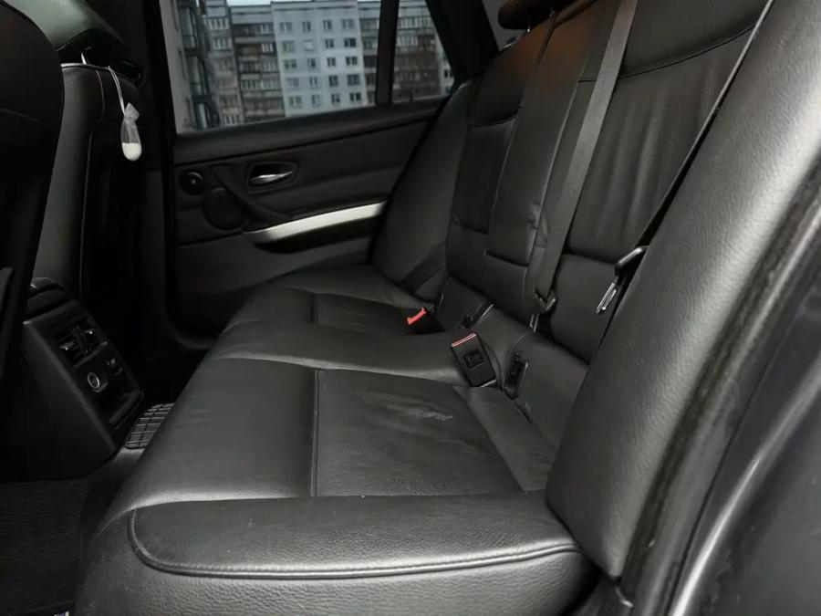 Grey BMW 330 2008 in Riga, with an engine capacity of 3.00 L and mileage of 414 thousand km for 3690 €, photo 14 on AUTOMOTO.COM.LV