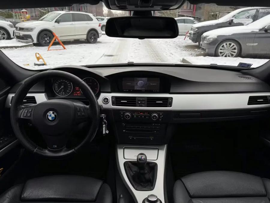 Grey BMW 330 2008 in Riga, with an engine capacity of 3.00 L and mileage of 414 thousand km for 3690 €, photo 15 on AUTOMOTO.COM.LV