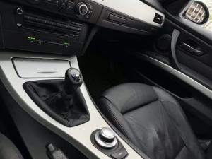 Grey BMW 330 2008 in Riga, with an engine capacity of 3.00 L and mileage of 414 thousand km for 3690 €, photo 17 on AUTOMOTO.COM.LV
