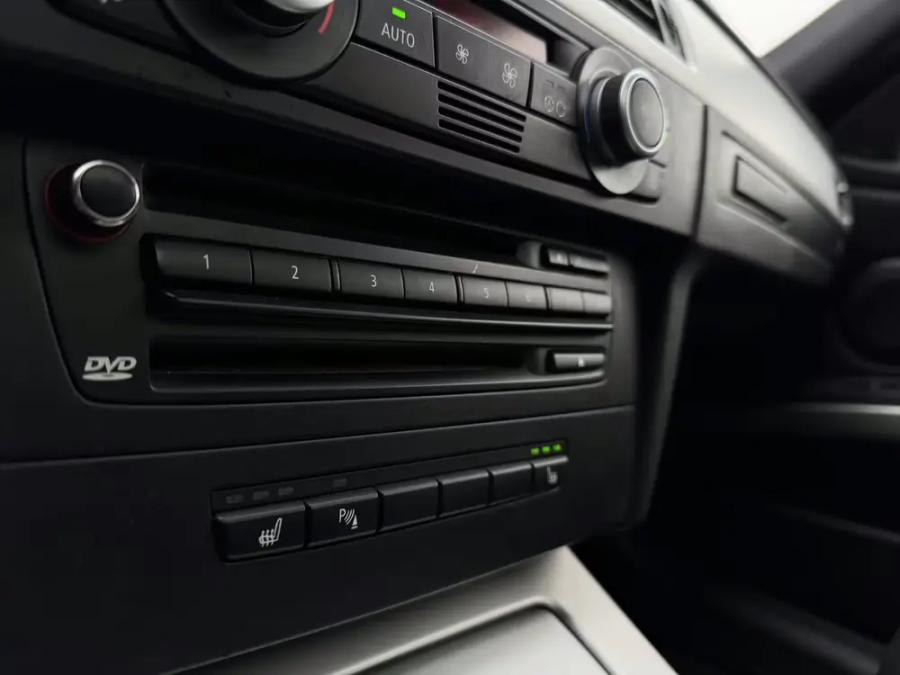 Grey BMW 330 2008 in Riga, with an engine capacity of 3.00 L and mileage of 414 thousand km for 3690 €, photo 18 on AUTOMOTO.COM.LV