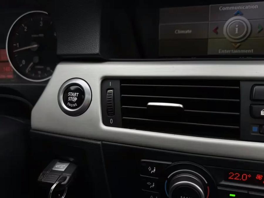 Grey BMW 330 2008 in Riga, with an engine capacity of 3.00 L and mileage of 414 thousand km for 3690 €, photo 28 on AUTOMOTO.COM.LV