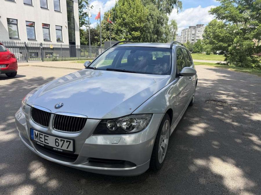 Pelēks BMW 330 2008 Kauņa, ar dzinēja tilpumu 2.99 L un nobraukumu 350 tūkst. km par 4200 €, foto 3 vietnē AUTOMOTO.COM.LV