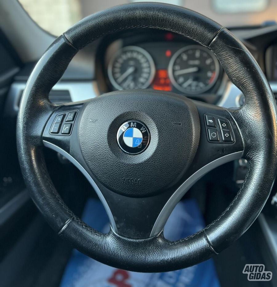 Pelēks BMW 330 2009 Kretinga, ar dzinēja tilpumu 3.00 L un nobraukumu 266 tūkst. km par 5700 €, foto 14 vietnē AUTOMOTO.COM.LV