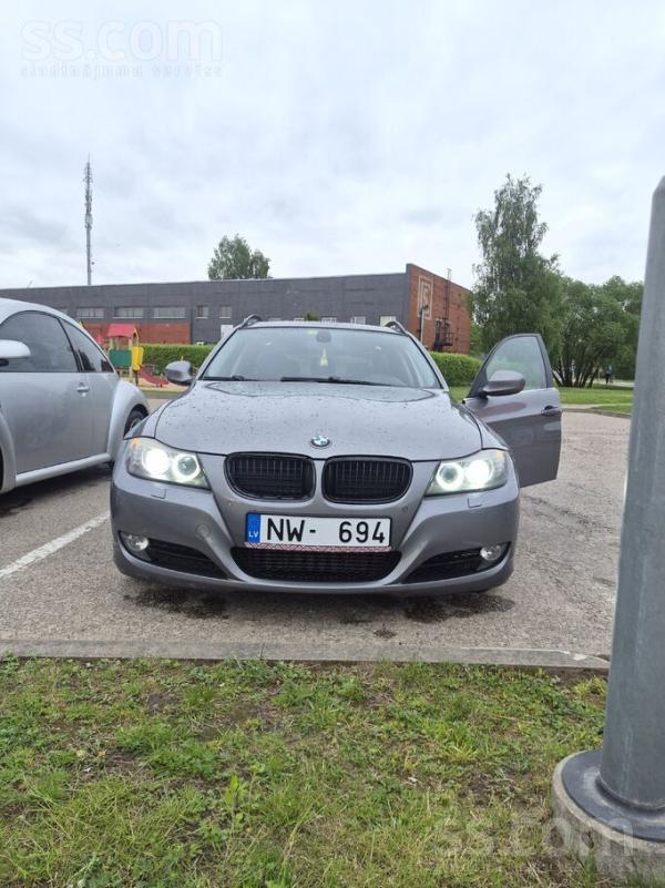 Pelēks BMW 330 2009 Preiļi, ar dzinēja tilpumu 3.00 L un nobraukumu 304 tūkst. km par 6500 €, foto 1 vietnē AUTOMOTO.COM.LV