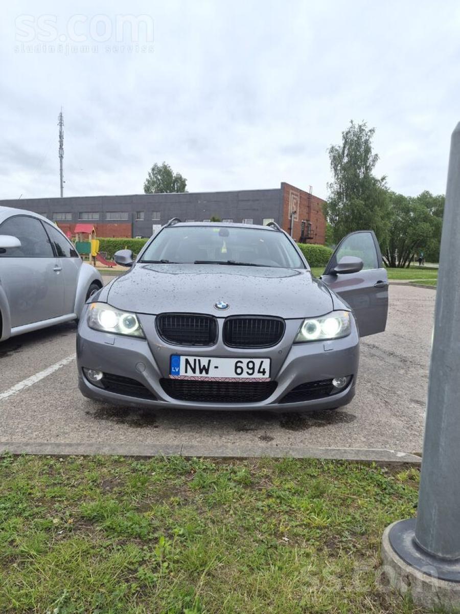 Pelēks BMW 330 2009 Preiļi, ar dzinēja tilpumu 3.00 L un nobraukumu 304 tūkst. km par 6500 €, foto 1 vietnē AUTOMOTO.COM.LV
