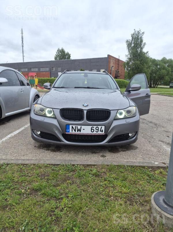 Pelēks BMW 330 2009 Preiļi, ar dzinēja tilpumu 3.00 L un nobraukumu 304 tūkst. km par 6500 €, foto 2 vietnē AUTOMOTO.COM.LV
