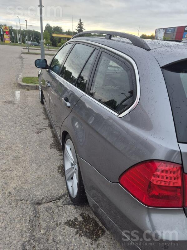 Pelēks BMW 330 2009 Preiļi, ar dzinēja tilpumu 3.00 L un nobraukumu 304 tūkst. km par 6500 €, foto 4 vietnē AUTOMOTO.COM.LV