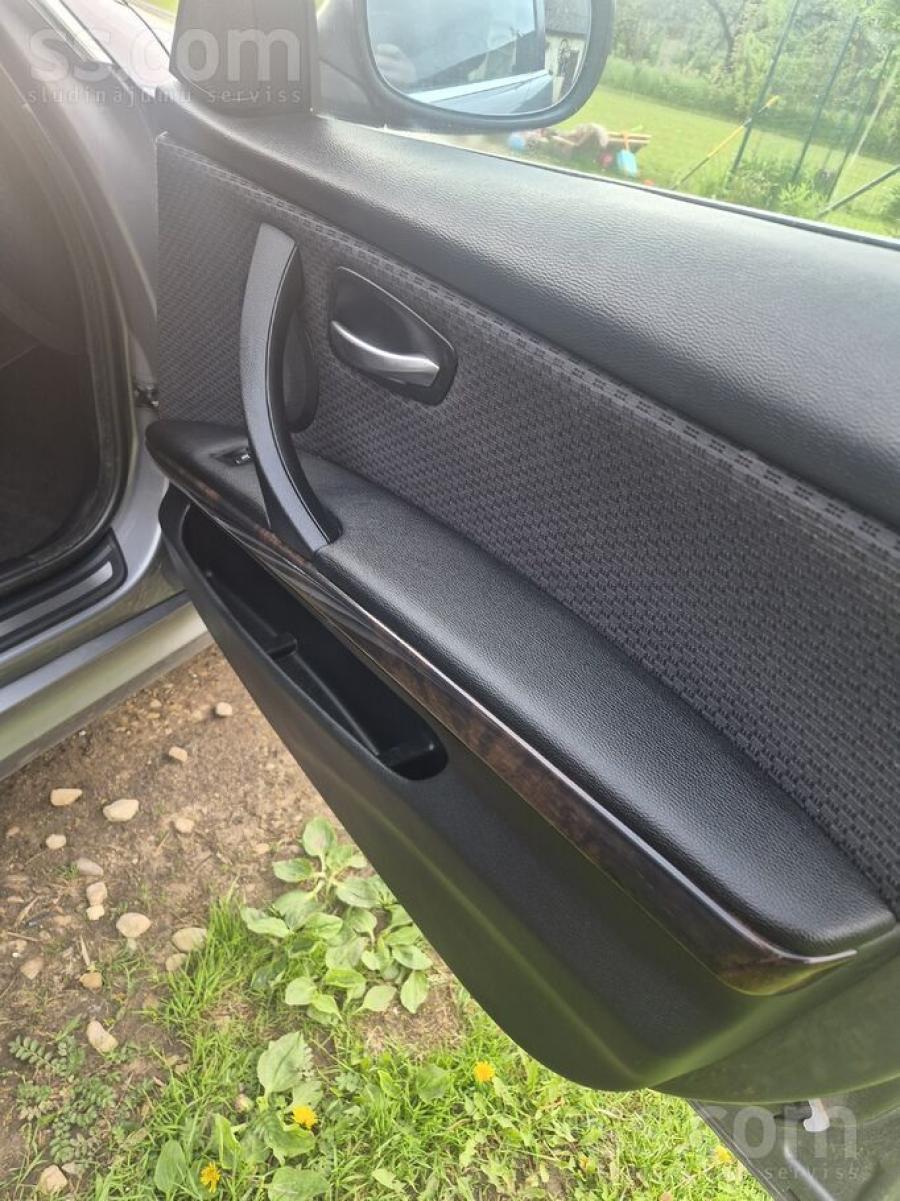 Pelēks BMW 330 2009 Preiļi, ar dzinēja tilpumu 3.00 L un nobraukumu 304 tūkst. km par 6500 €, foto 18 vietnē AUTOMOTO.COM.LV