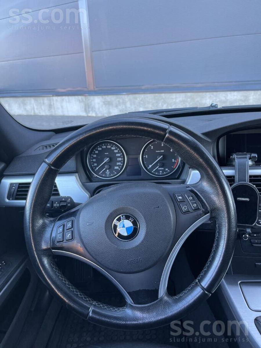 Grey BMW 330 2009 in Riga, with an engine capacity of 3.00 L and mileage of 363 thousand km for 5899 €, photo 8 on AUTOMOTO.COM.LV
