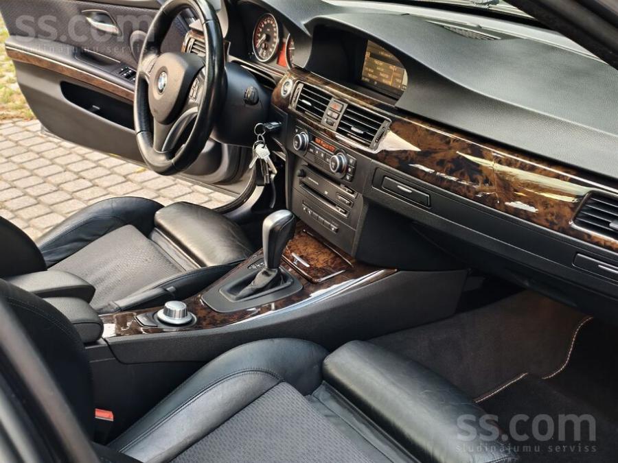 Pelēks BMW 330 2009 Rīga, ar dzinēja tilpumu 3.00 L un nobraukumu 307 tūkst. km par 5700 €, foto 12 vietnē AUTOMOTO.COM.LV