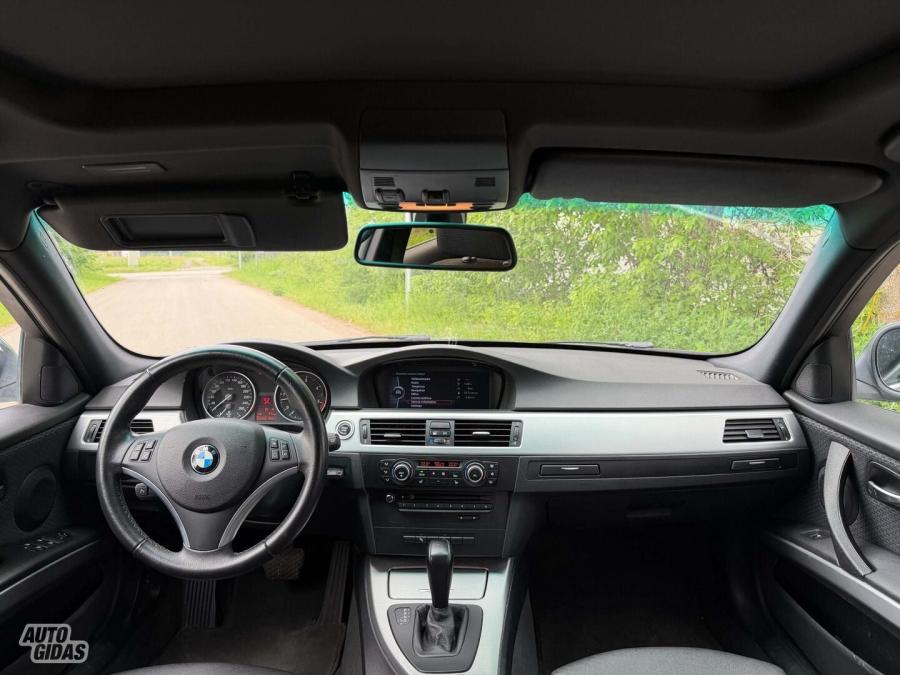 Grey BMW 330 2010 in Kaunas, with an engine capacity of 3.00 L and mileage of 323 thousand km for 4700 €, photo 12 on AUTOMOTO.COM.LV